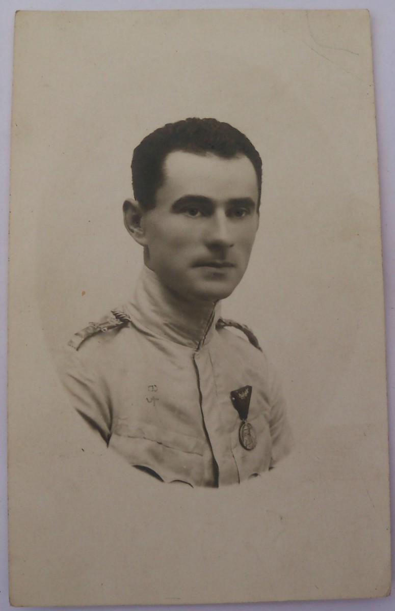 originalslika Kraljevina Oficir s medaljom za hrabrost Milos Obilic ...